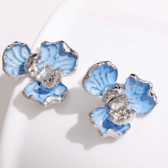 Jewelry | Periwinkle Trillium Blue Flower Clear Crystal Pistil Tri ...